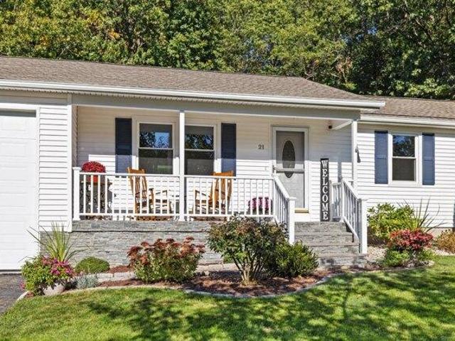 house with 3 bedroom, Glastonbury CT DS101801193
