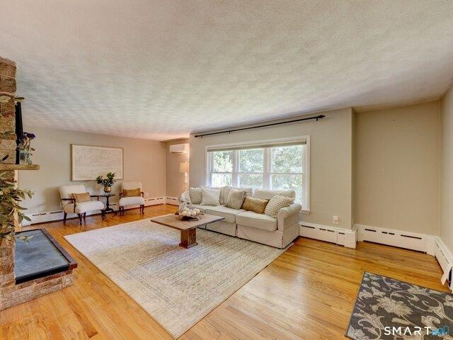house with 3 bedroom, Glastonbury CT ES105143273