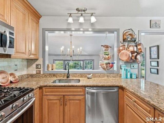 house with 3 bedroom, Glastonbury CT ES105114612
