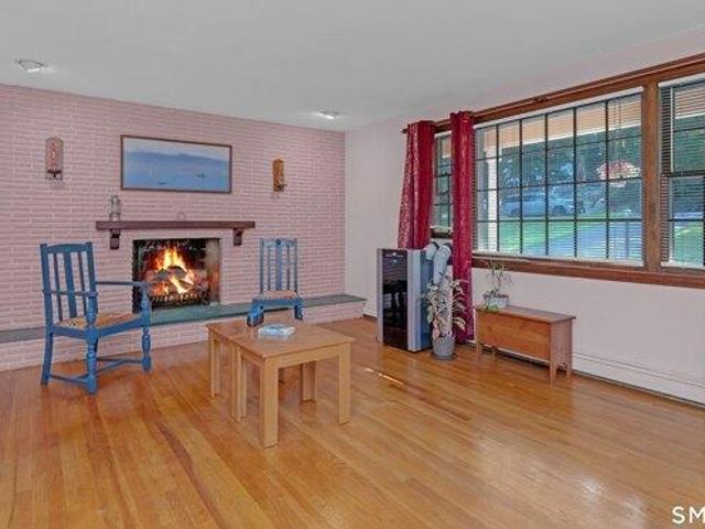 house with 3 bedroom, Glastonbury CT ES105139978