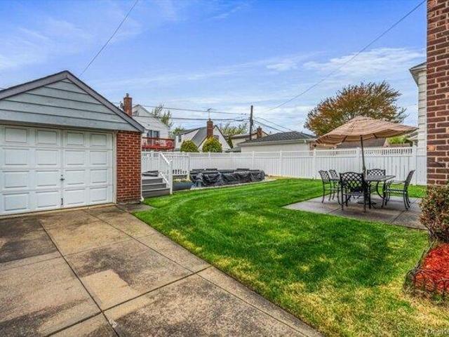 house with 3 bedroom, Glen Oaks NY DS102562887