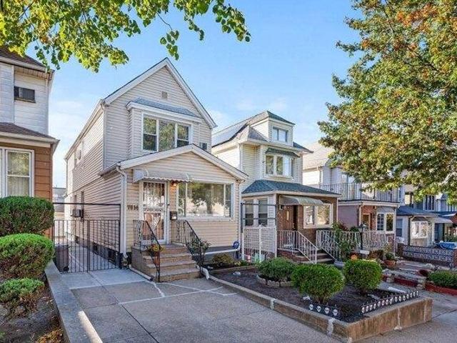 house with 3 bedroom, Glendale NY DLS101802093