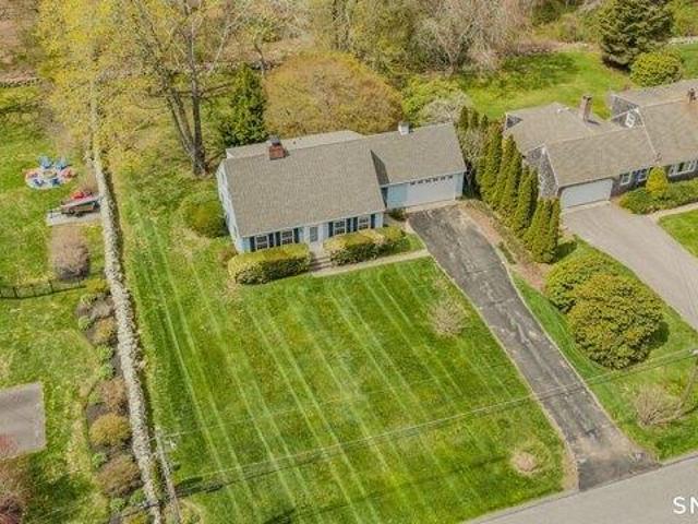 house with 3 bedroom, Groton CT DLS102063208