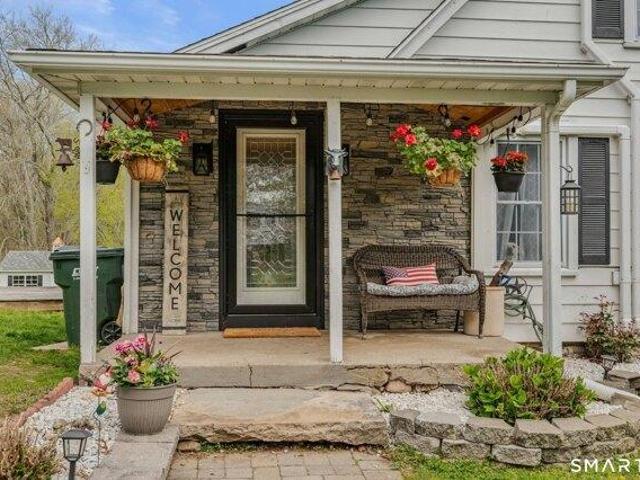 house with 3 bedroom, Groton CT DLS102708177