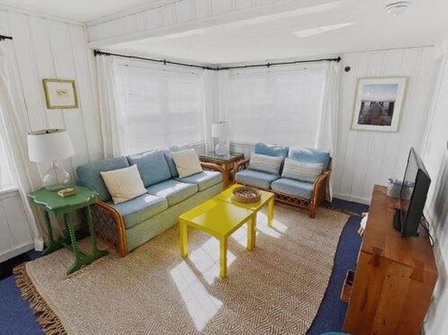 house with 3 bedroom, Groton CT DLS102763002
