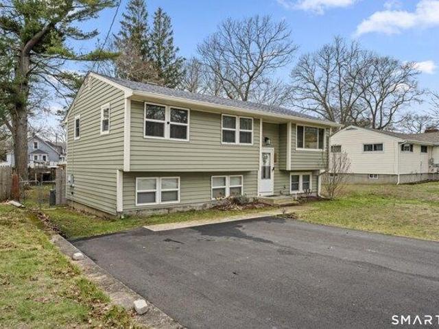 house with 3 bedroom, Groton CT DLS103097745