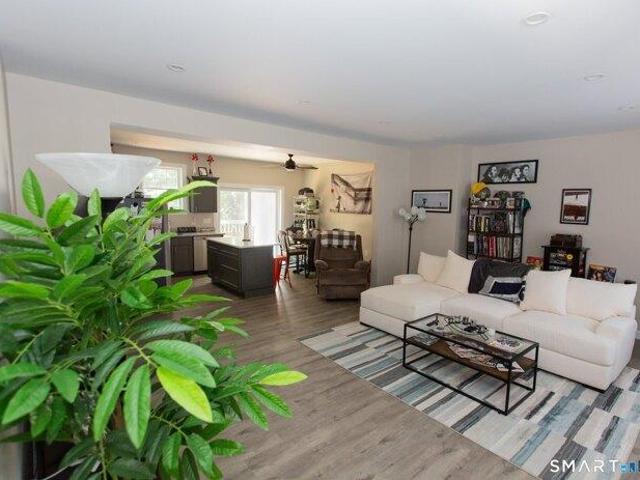 house with 3 bedroom, Groton CT ES104351416