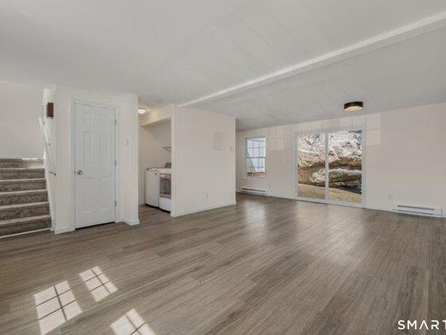 house with 3 bedroom, Groton CT ES105106065