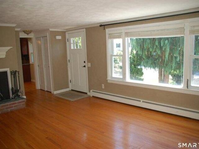 house with 3 bedroom, Groton CT ES105293867