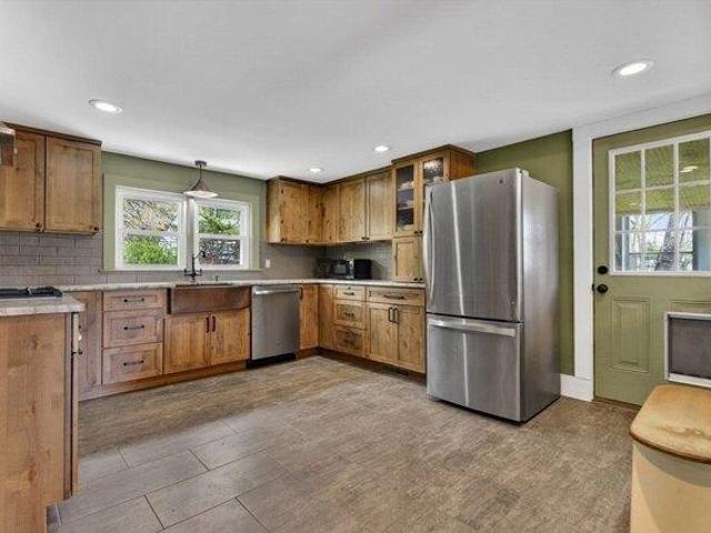 house with 3 bedroom, Groveland MA DLS102409990