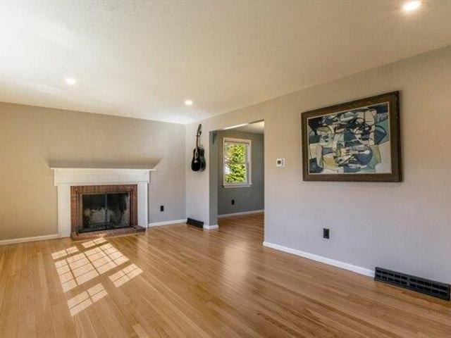 house with 3 bedroom, Groveland MA DLS102961847