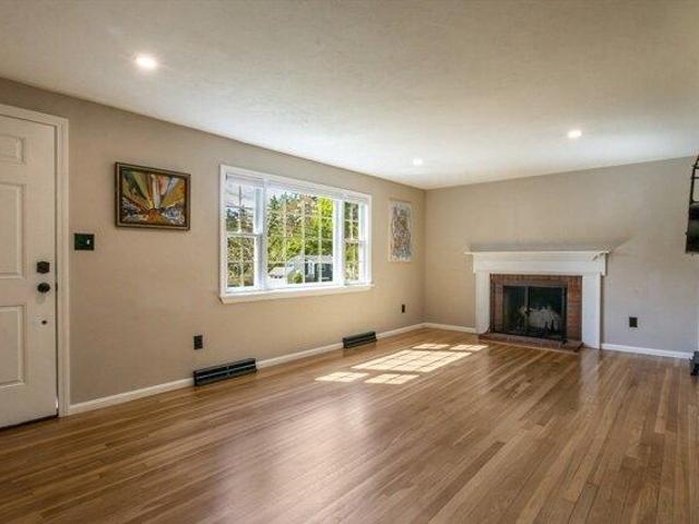 house with 3 bedroom, Groveland MA ES103249221