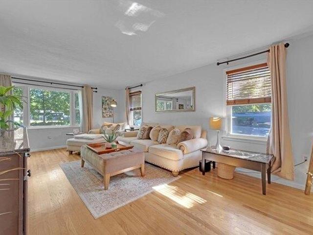house with 3 bedroom, Grafton MA ES105117315