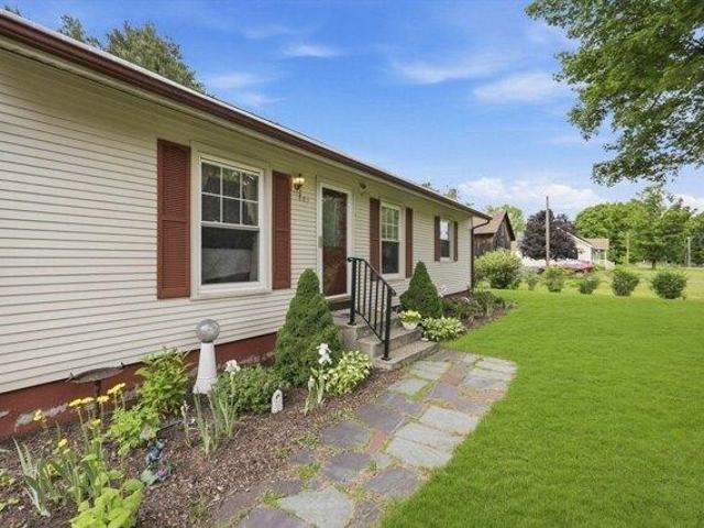 house with 3 bedroom, Granby MA DS103184864