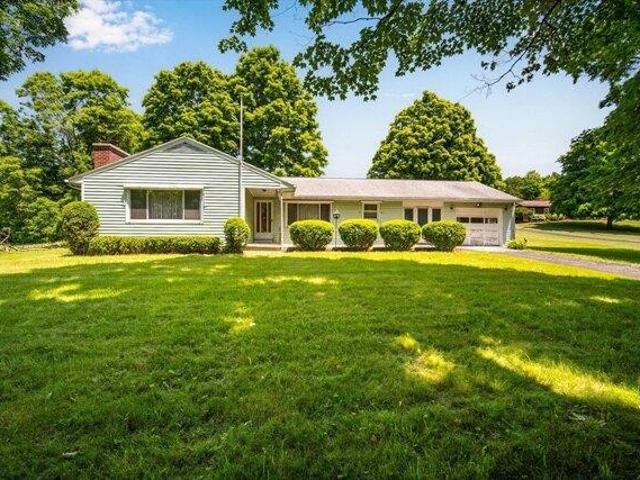 house with 3 bedroom, Granby MA ES103501343