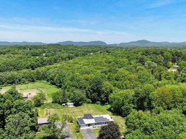 house with 3 bedroom, Granby MA ES103222323