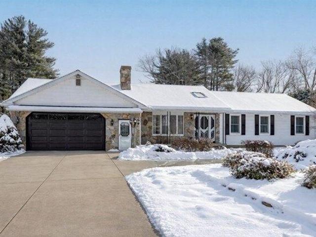 house with 3 bedroom, Granby MA ES104114221
