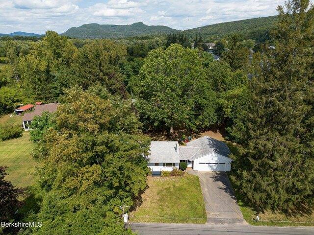 house with 3 bedroom, Great Barrington MA DLS102670235