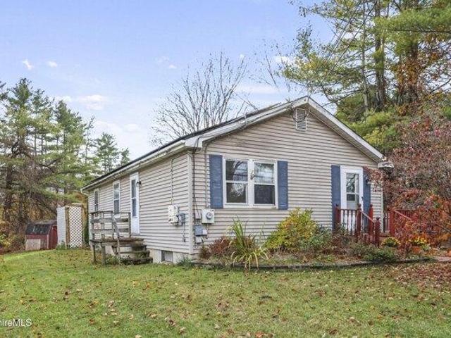 house with 3 bedroom, Great Barrington MA DLS102922819