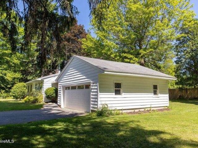 house with 3 bedroom, Great Barrington MA ES104539488