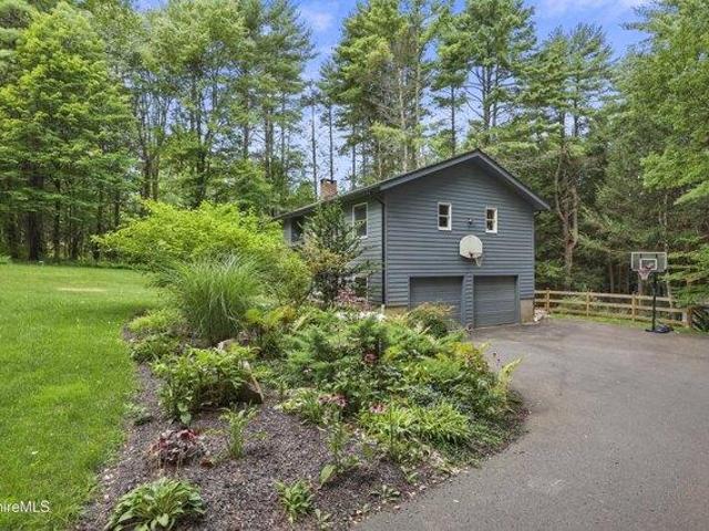 house with 3 bedroom, Great Barrington MA ES105116091