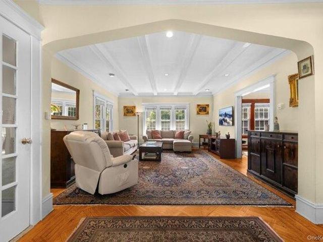 house with 3 bedroom, Great Neck NY ES105191480