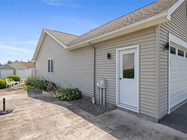 house with 3 bedroom, Greece NY ES104907153