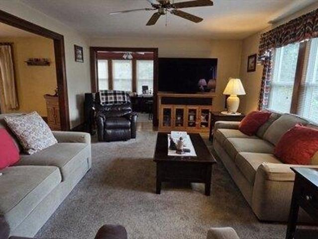 house with 3 bedroom, Greenfield MA DLS103035223