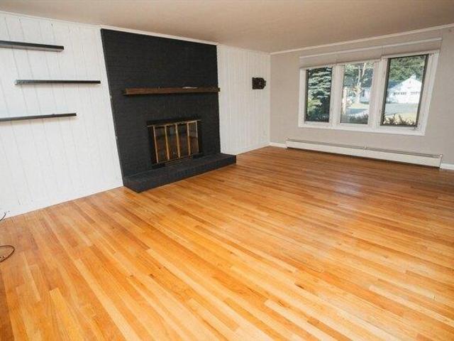 house with 3 bedroom, Greenfield MA ES105126816