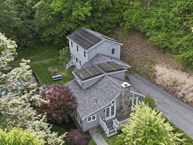 house with 3 bedroom, Greenfield MA ES103886067