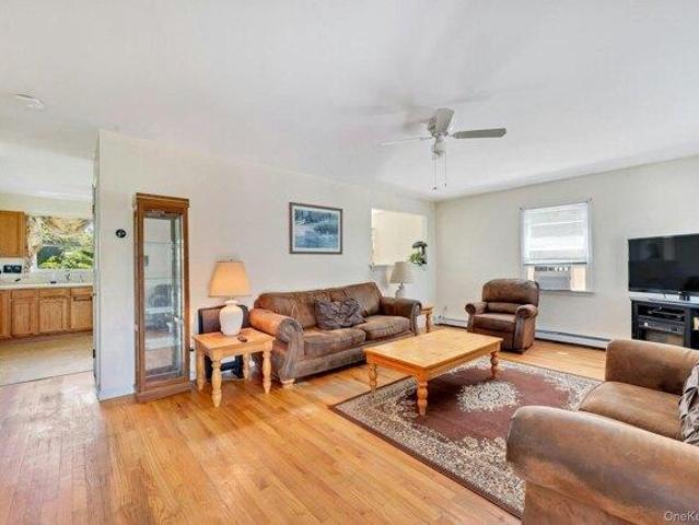 house with 3 bedroom, Greenport NY ES103599885