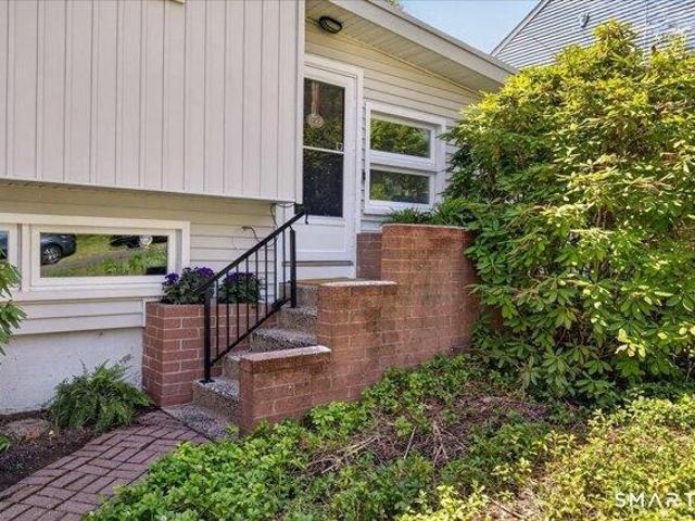 house with 3 bedroom, Hamden CT DLS102726577