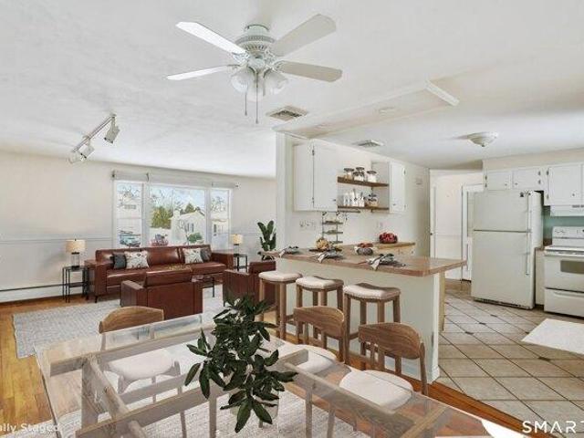 house with 3 bedroom, Hamden CT DLS102727372