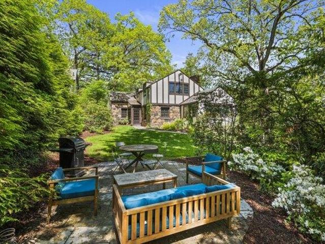 house with 3 bedroom, Hamden CT DLS102775800