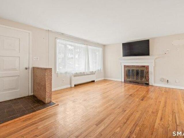 house with 3 bedroom, Hamden CT ES103073334