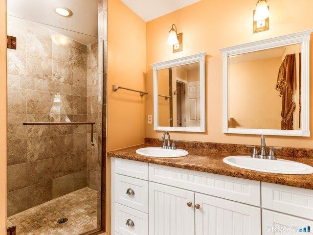 house with 3 bedroom, Hamden CT ES104832421