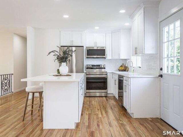 house with 3 bedroom, Hamden CT ES104075401