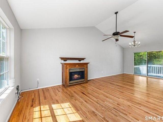 house with 3 bedroom, Hamden CT ES104076329