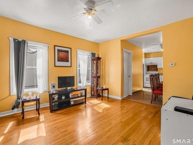 house with 3 bedroom, Hamden CT ES105192540