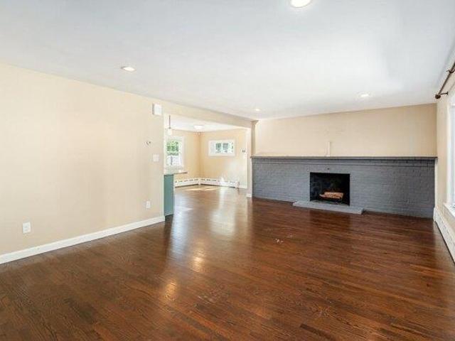 house with 3 bedroom, Hamilton MA ES105060126
