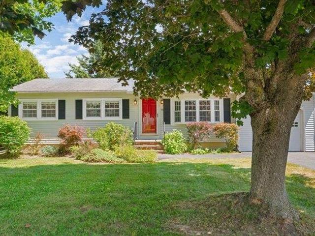 house with 3 bedroom, Hampden ME ES105106216