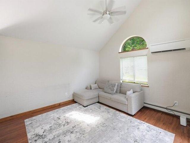 house with 3 bedroom, Hampstead NH ES105116066