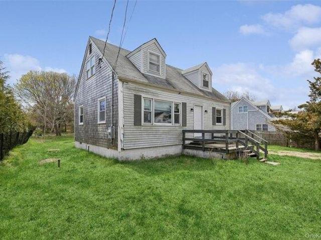 house with 3 bedroom, Hampton Bays NY ES103624880