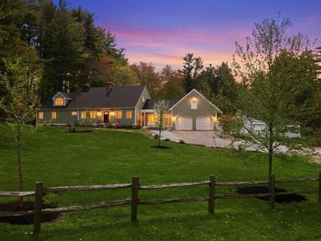 house with 3 bedroom, Hampton Falls NH DS102775927