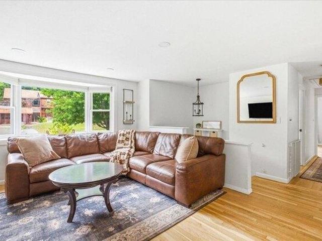 house with 3 bedroom, Hanson MA ES105160183