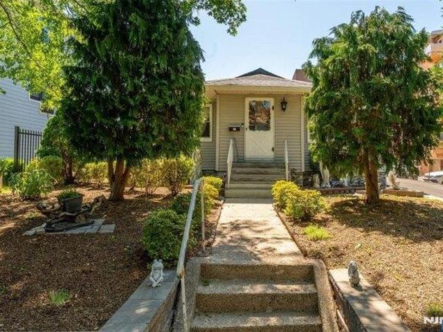 house with 3 bedroom, Hackensack NJ DS103666918