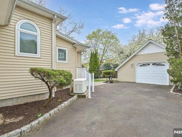 house with 3 bedroom, Hasbrouck Heights NJ DLS101706644
