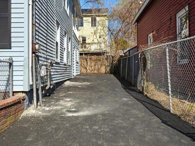 house with 3 bedroom, Haverhill MA DLS102726354
