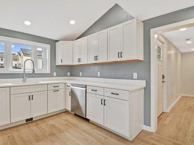 house with 3 bedroom, Haverhill MA DS102585950
