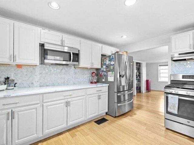 house with 3 bedroom, Haverhill MA ES103220456
